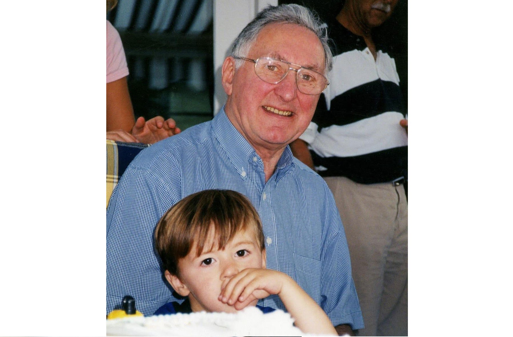 Nino Wilkes maakt boek vol verhalen over zijn opa Faas | NPO Radio 5