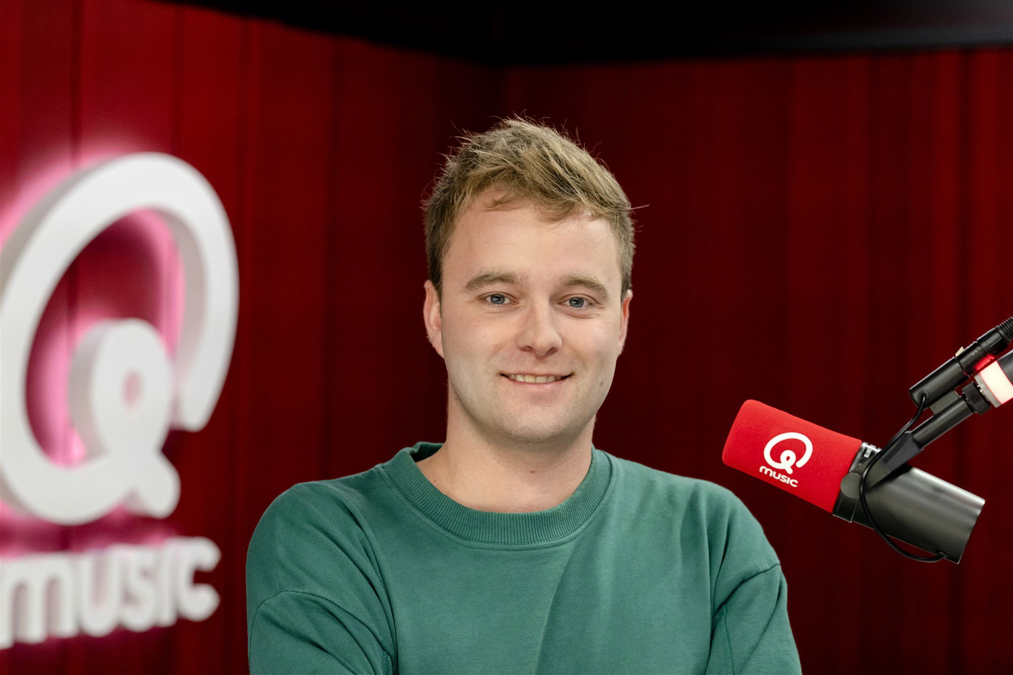 Tom is naast radio-dj ook brandweerman, en daar schreef hij een boek ...