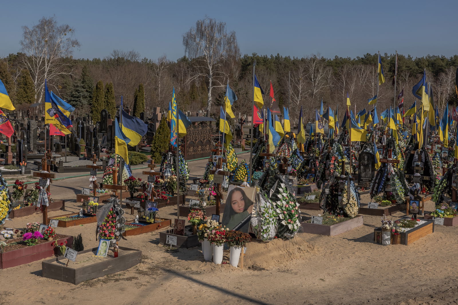 Charkiv worstelt met de vele gesneuvelde soldaten | NPO Radio 1