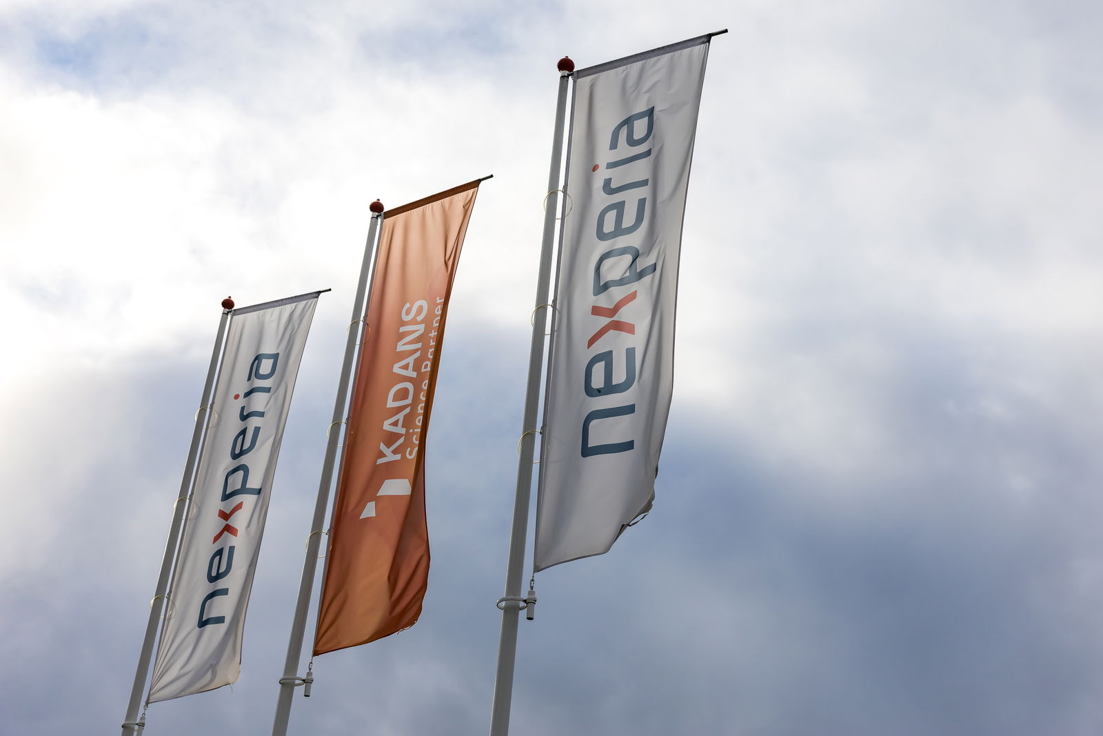 Waarom greep de Nederlandse overheid in bij chipfabrikant Nexperia ...