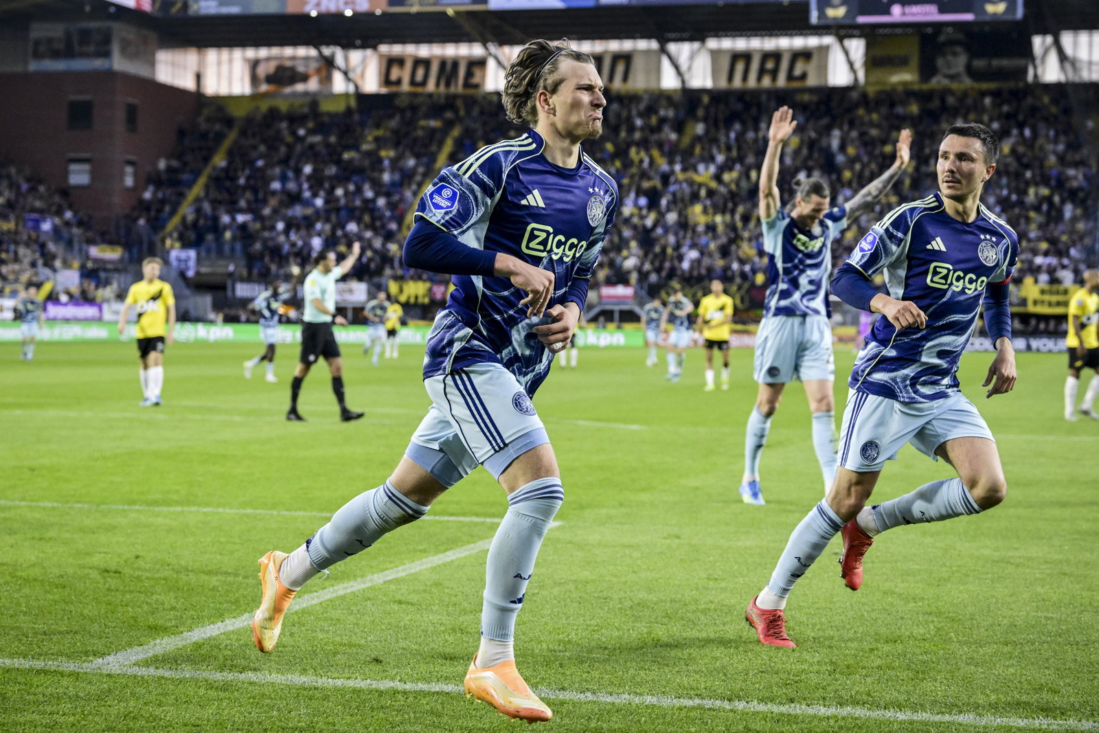 Ajax wint zonder problemen in Breda | NPO Radio 1