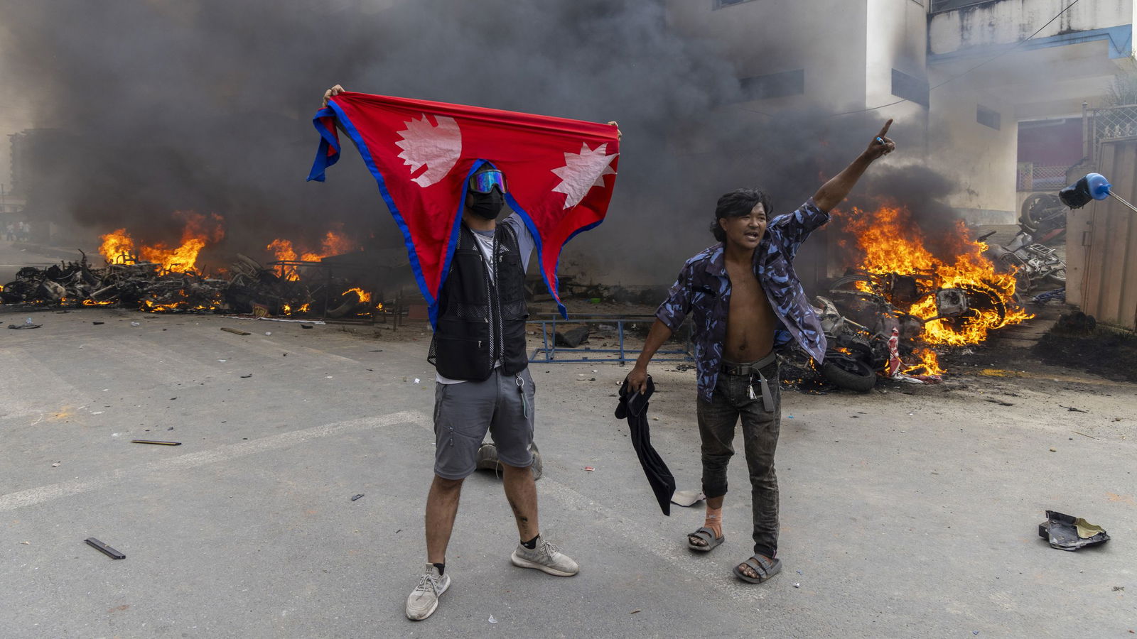 Leger van Nepal staat klaar om de macht over te nemen | NPO Radio 1