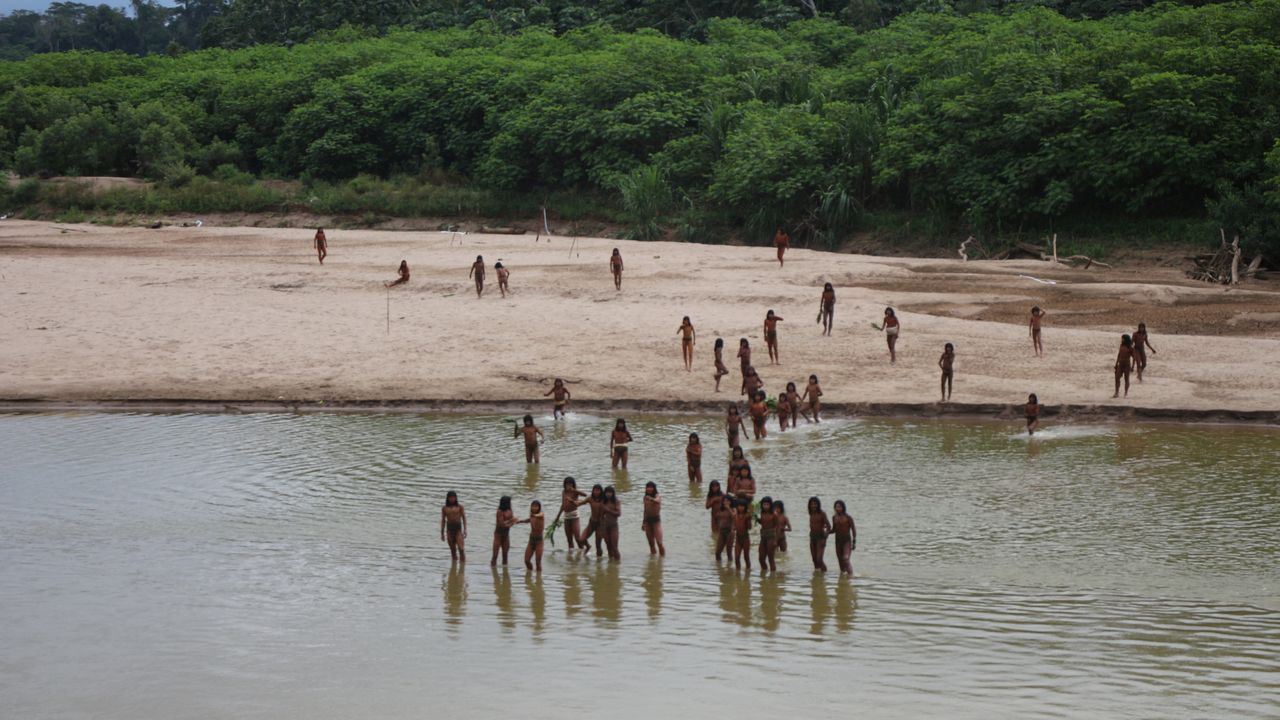 Contact maken met geïsoleerd volk Mashco-Piro in Peru | NPO Radio 1