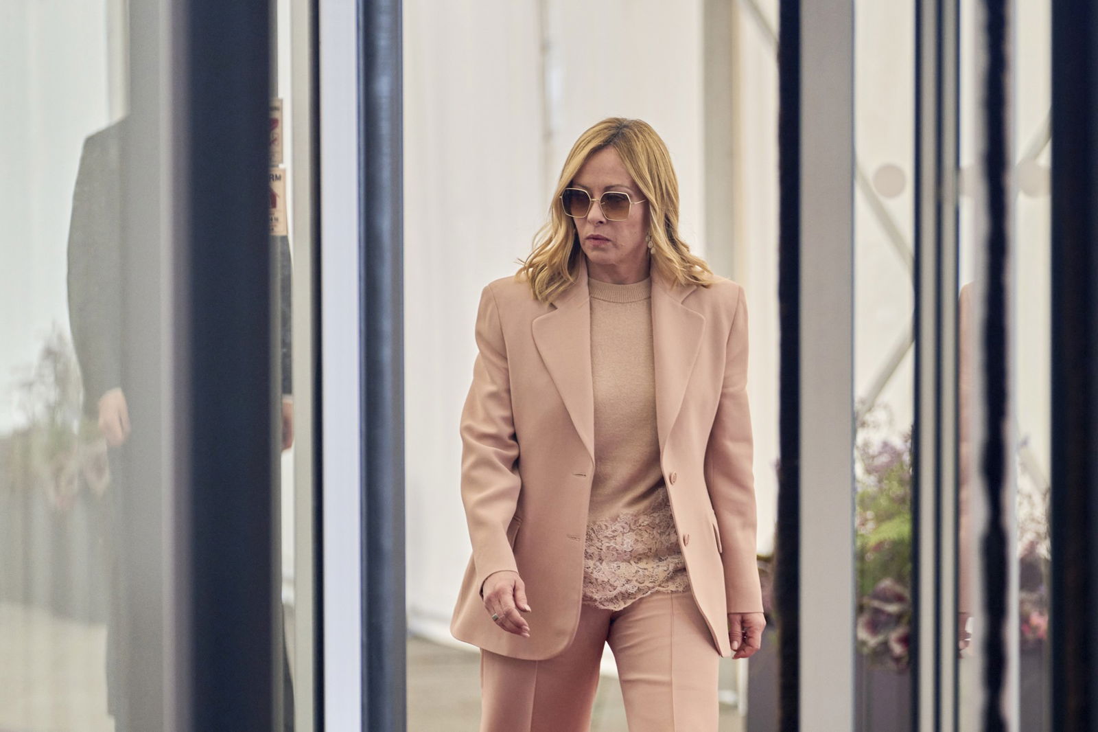 Meloni’s dubbelspel met migranten | NPO Radio 1