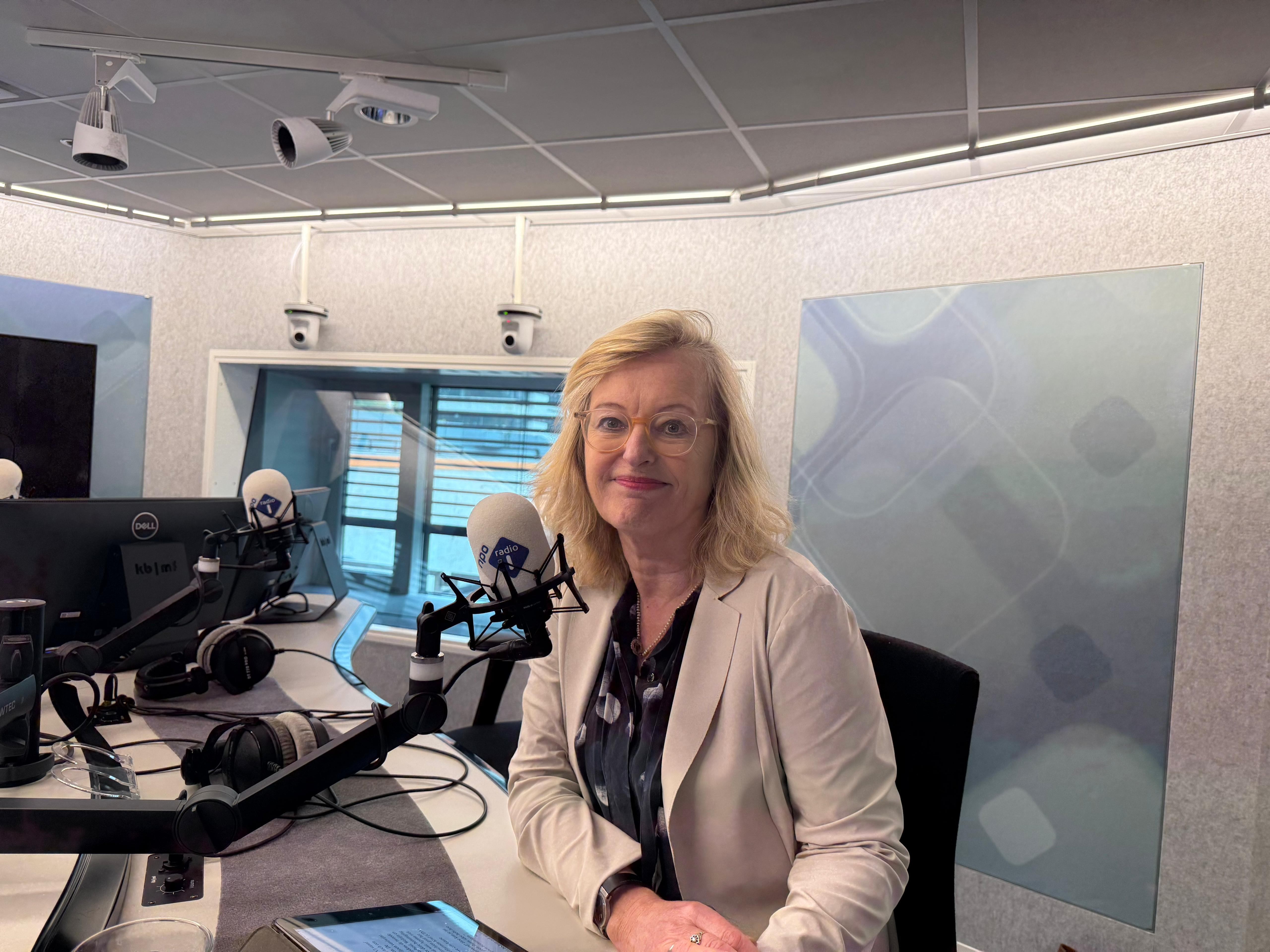 De zorgen van Jet Bussemaker over de zorg | NPO Radio 1