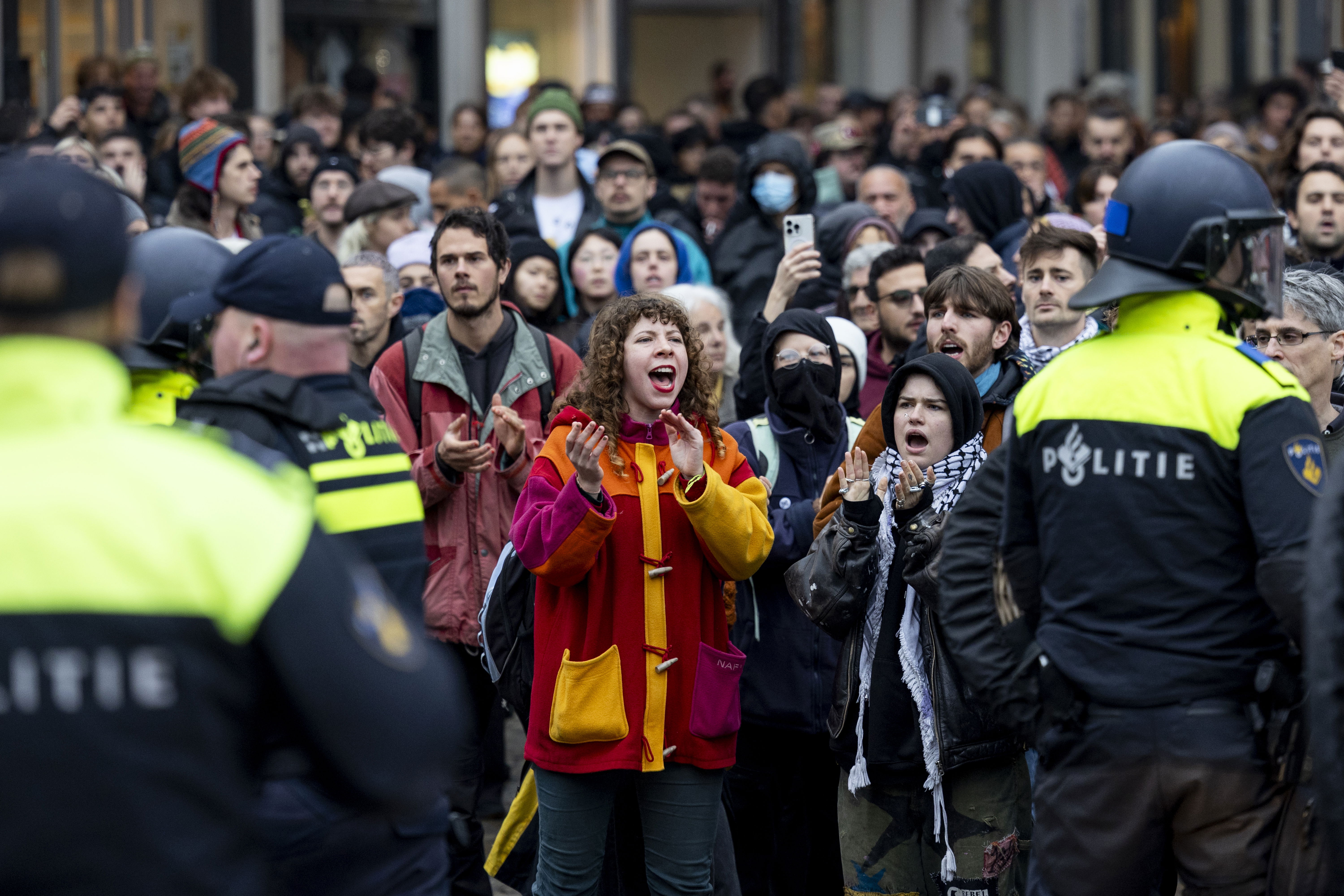 Debat over demonstratierecht: 'Daar moet de overheid met haar tengels vanaf blijven’ | NPO Radio 1