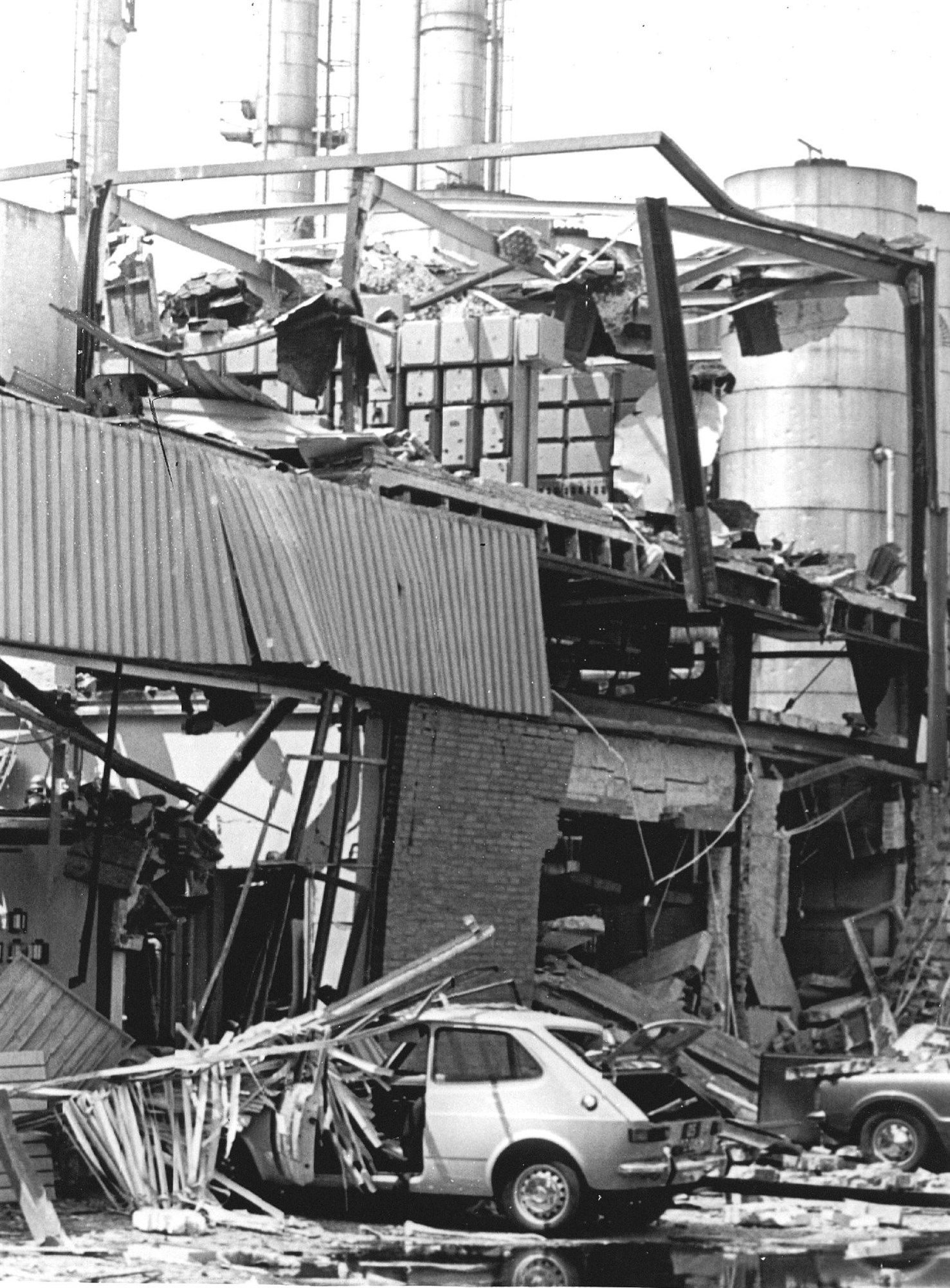 Terug naar Toen: Enorme ontploffing bij Shell-raffinaderij | NPO Radio 1