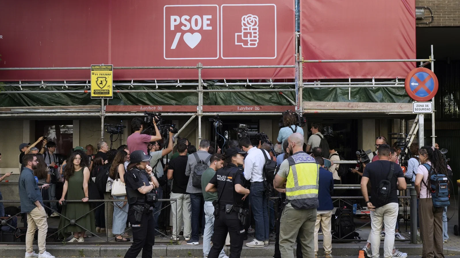 Wat doen de Spaanse corruptie-onderzoeken met de positie van Sanchez ...