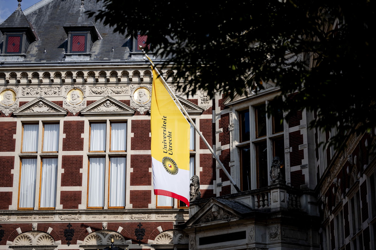 Nieuwe leerstoel Intergenerationele Impact van Slavernij en ...