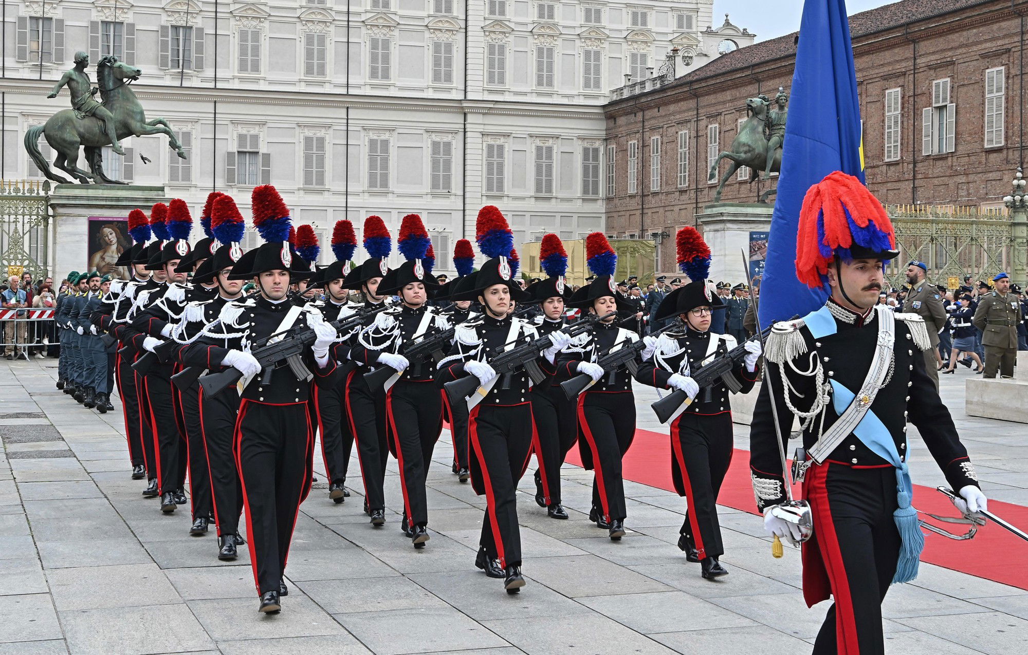 Waarom hebben we in Nederland geen militaire parades? | NPO Radio 1