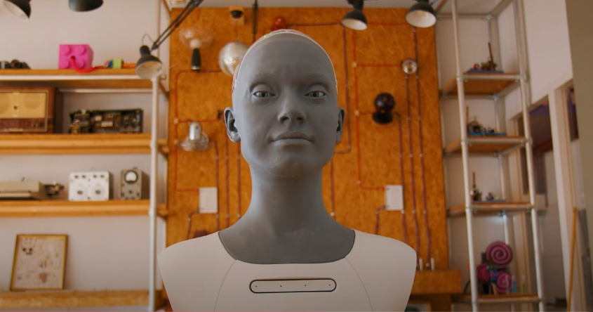 Meest menselijke robot ooit geïnterviewd op wetenschapsgala | NPO Radio 1