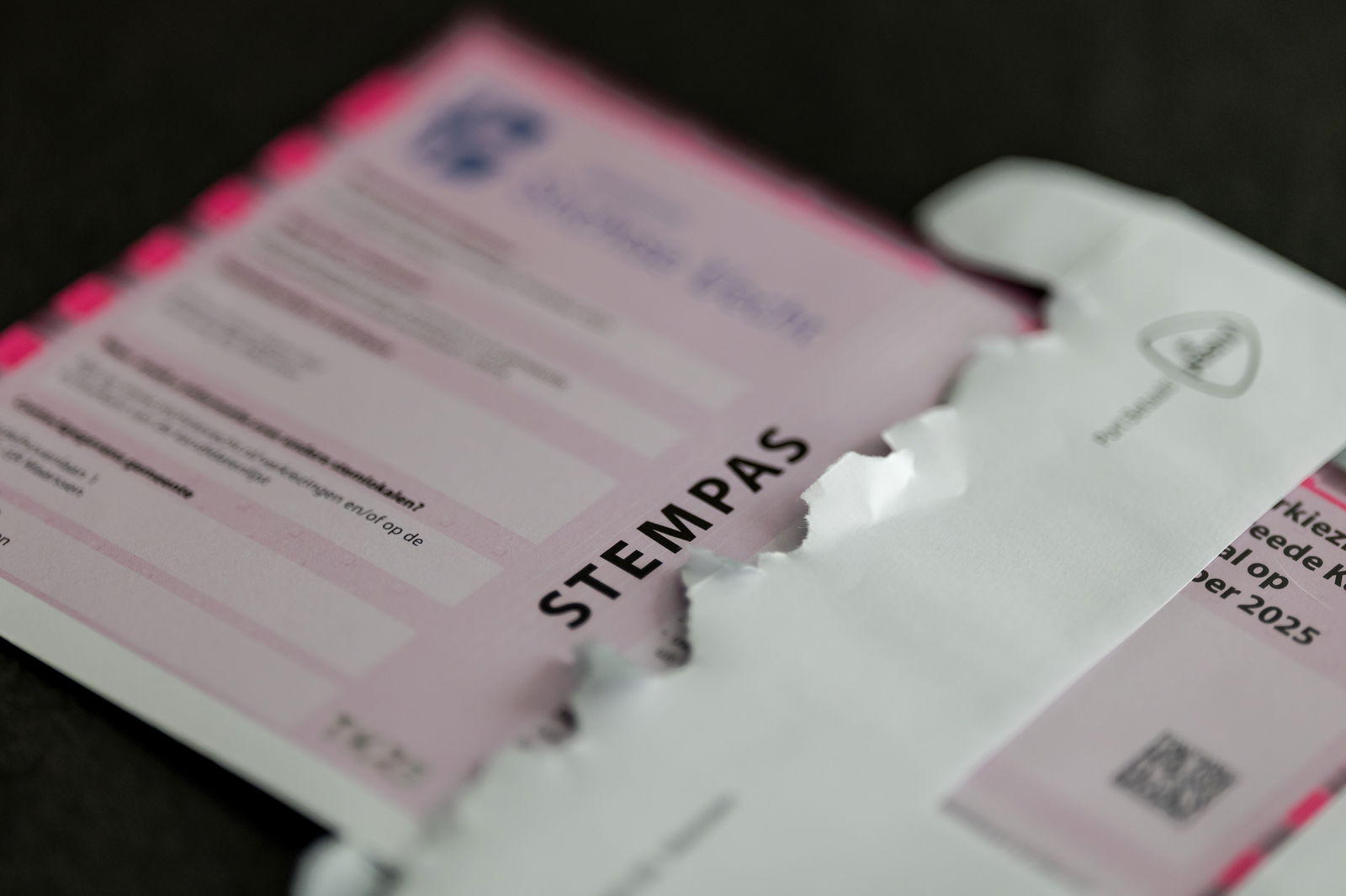 Rachid Azrout en Younes Douari over de gedachte achter je stem | NPO ...