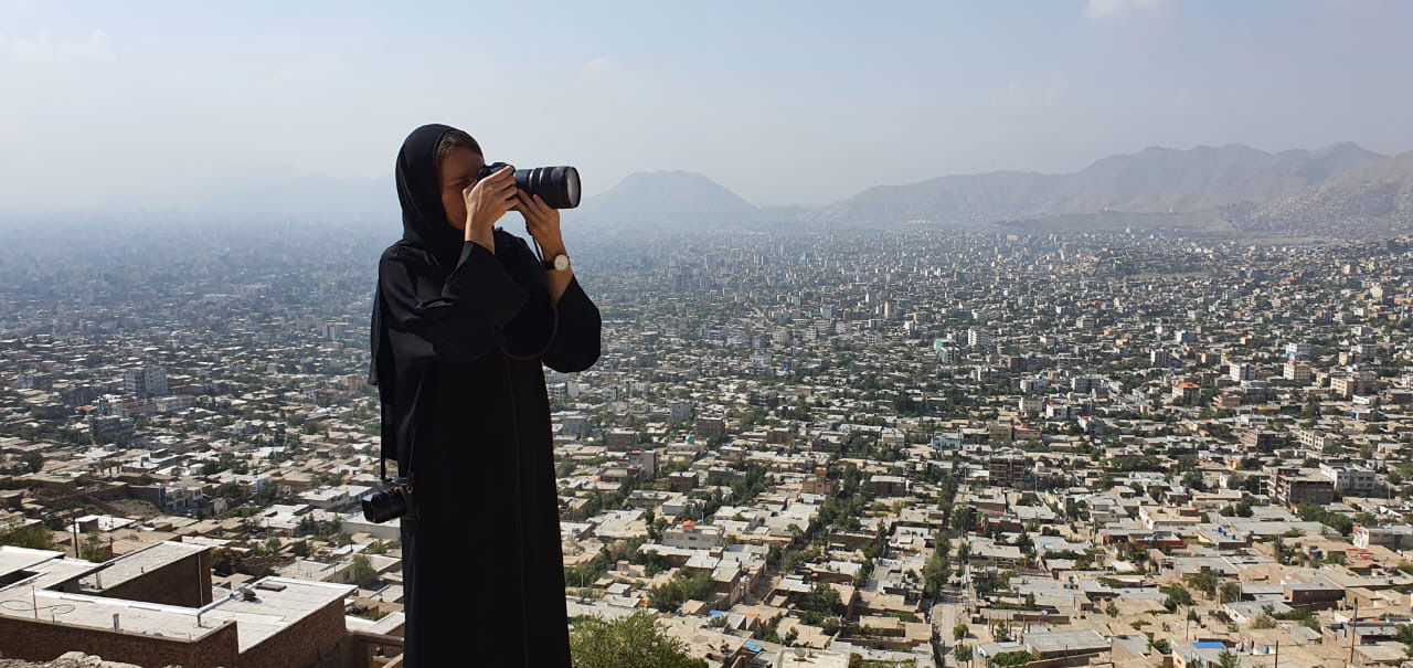 Fotograaf Elke Scholiers was in Afghanistan: 'De regels zijn niet altijd waterdicht' | NPO Radio 1