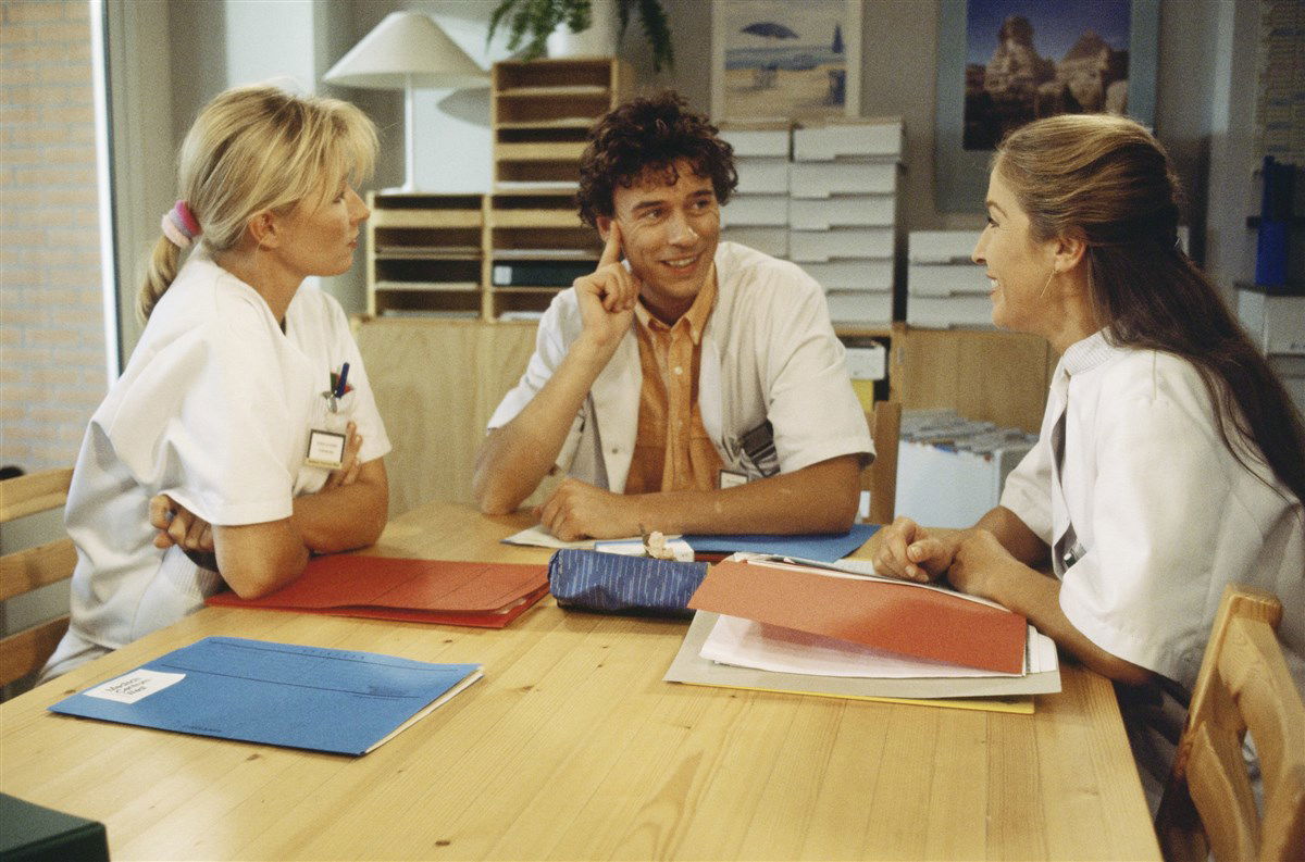 Herinner jij je zuster Ingrid, dokter Jan en zuster Nelleke van Medisch Centrum West nog? | NPO ...