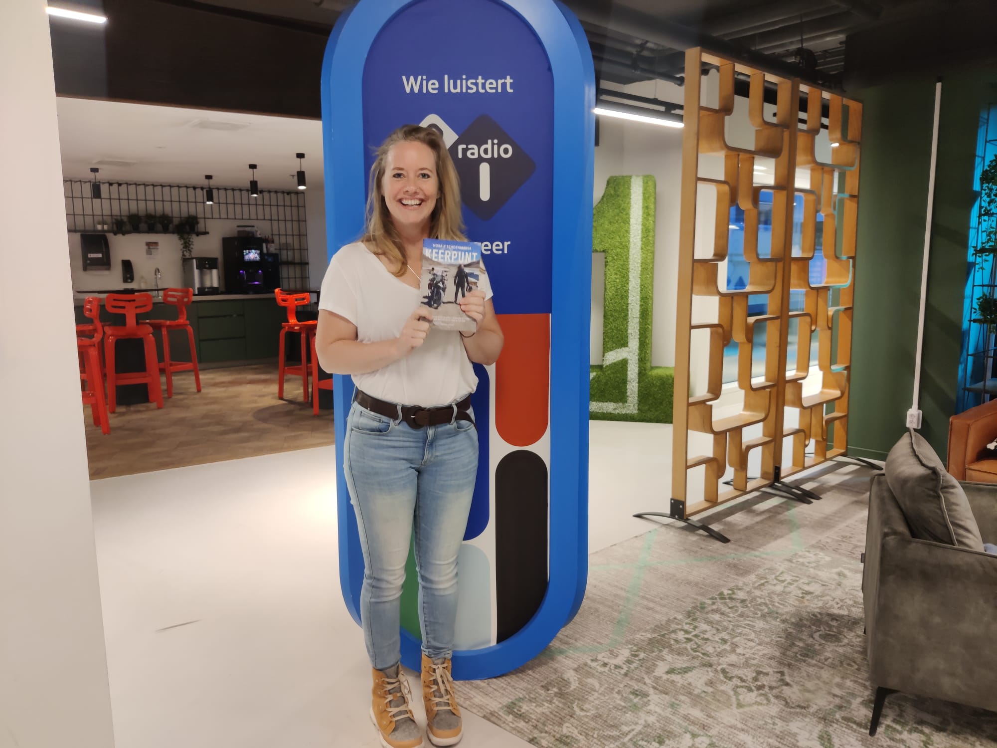 Per motor de wereld rond, Noraly Schoenmaker schreef "Keerpunt" over ...