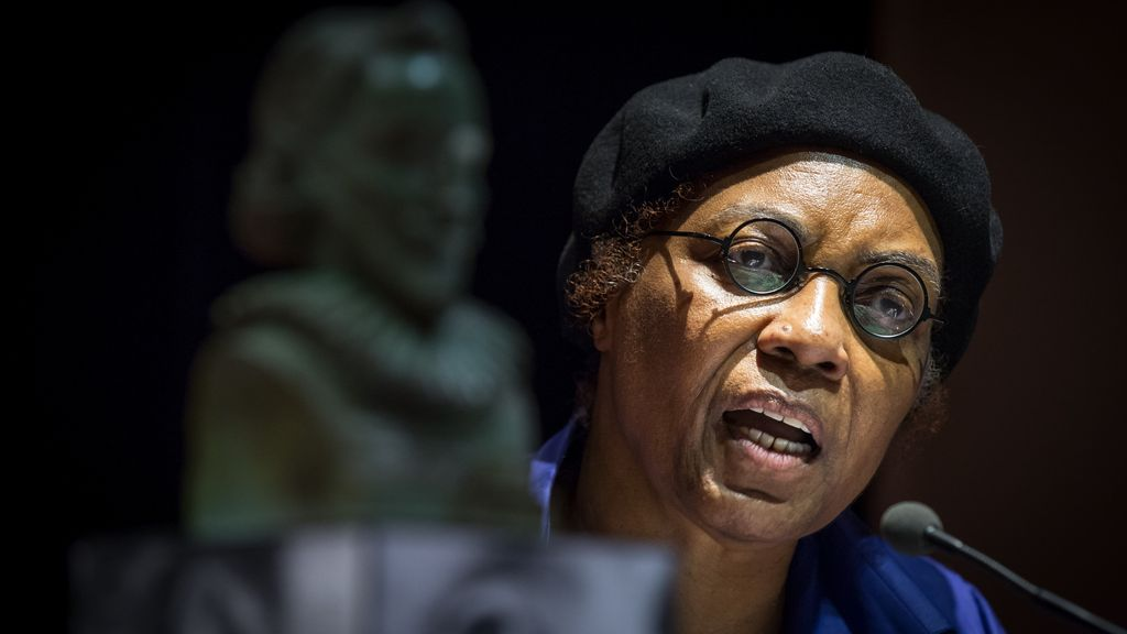 De literaire waarde van Astrid Roemer (78) | NPO Radio 1