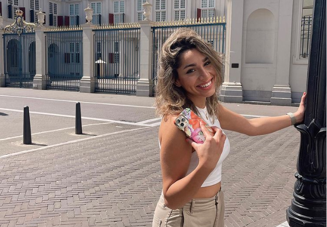 Ramina werd onterecht beschuldigd van een overval en moest een nacht in ...