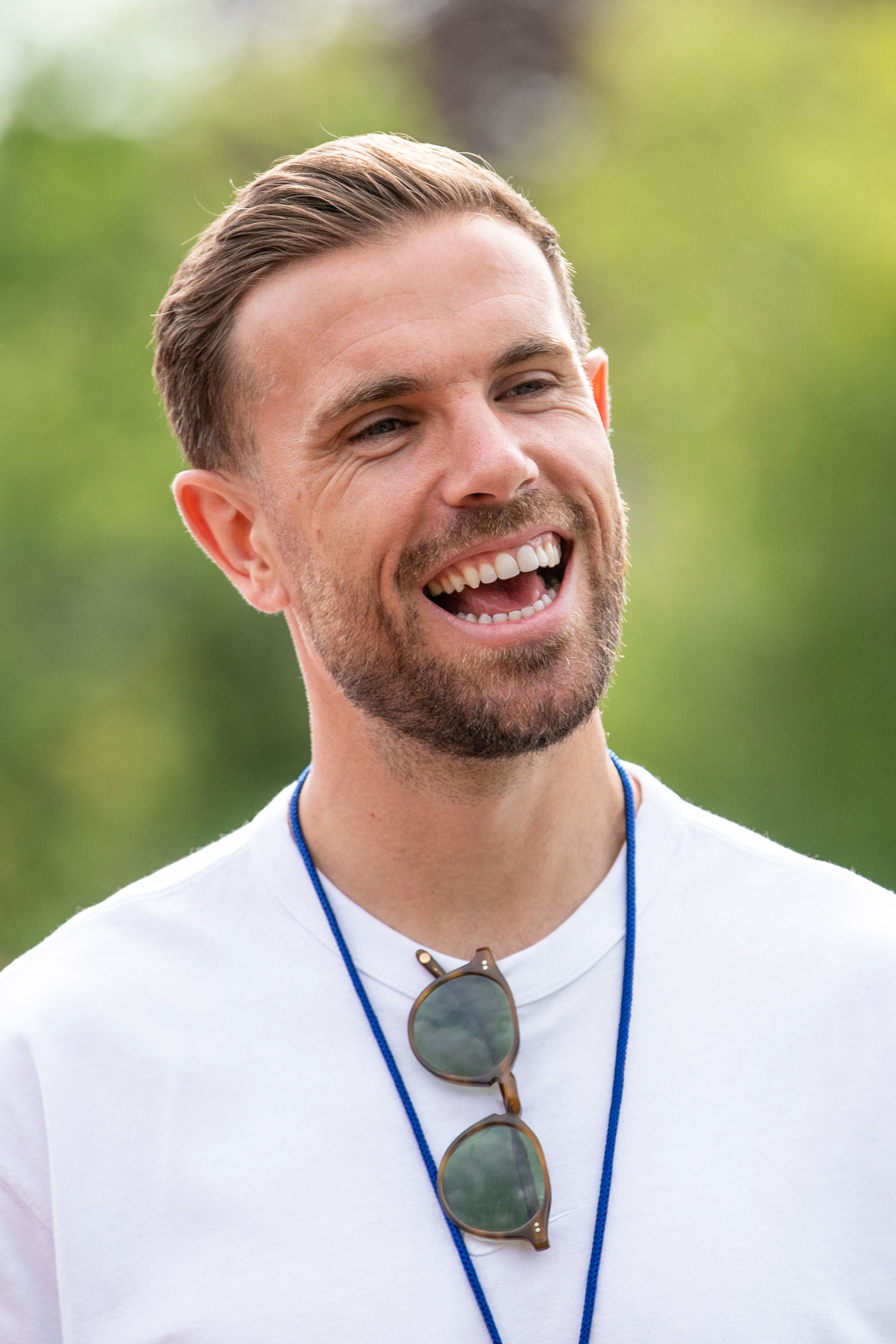 Een stunt in Amsterdam: Liverpool-icoon Jordan Henderson is Ajacied | NPO Radio 1