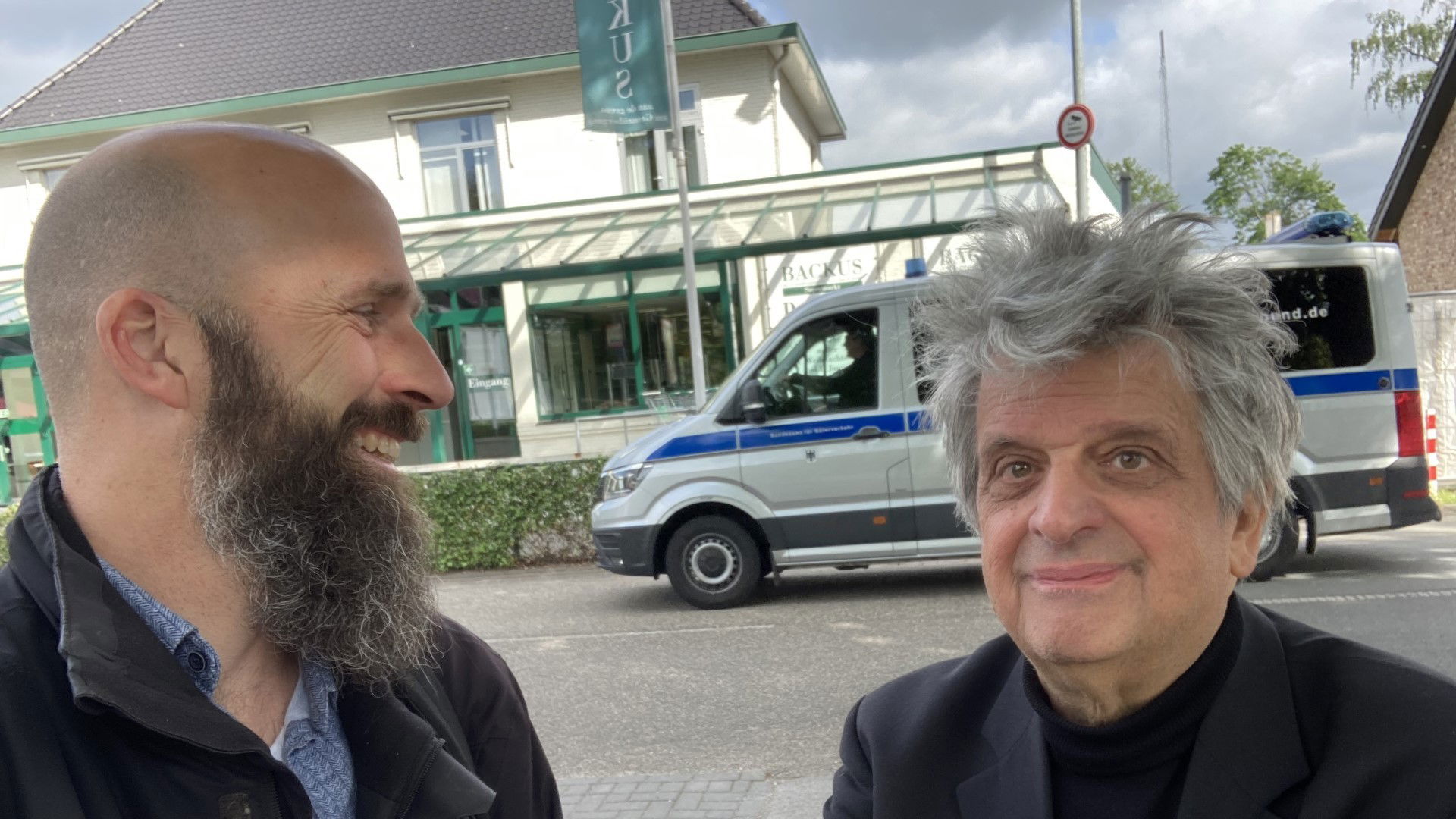 Het uitzendbureau: Maarten Bleumers vanaf Backus-aan-de-grens in Venlo ...