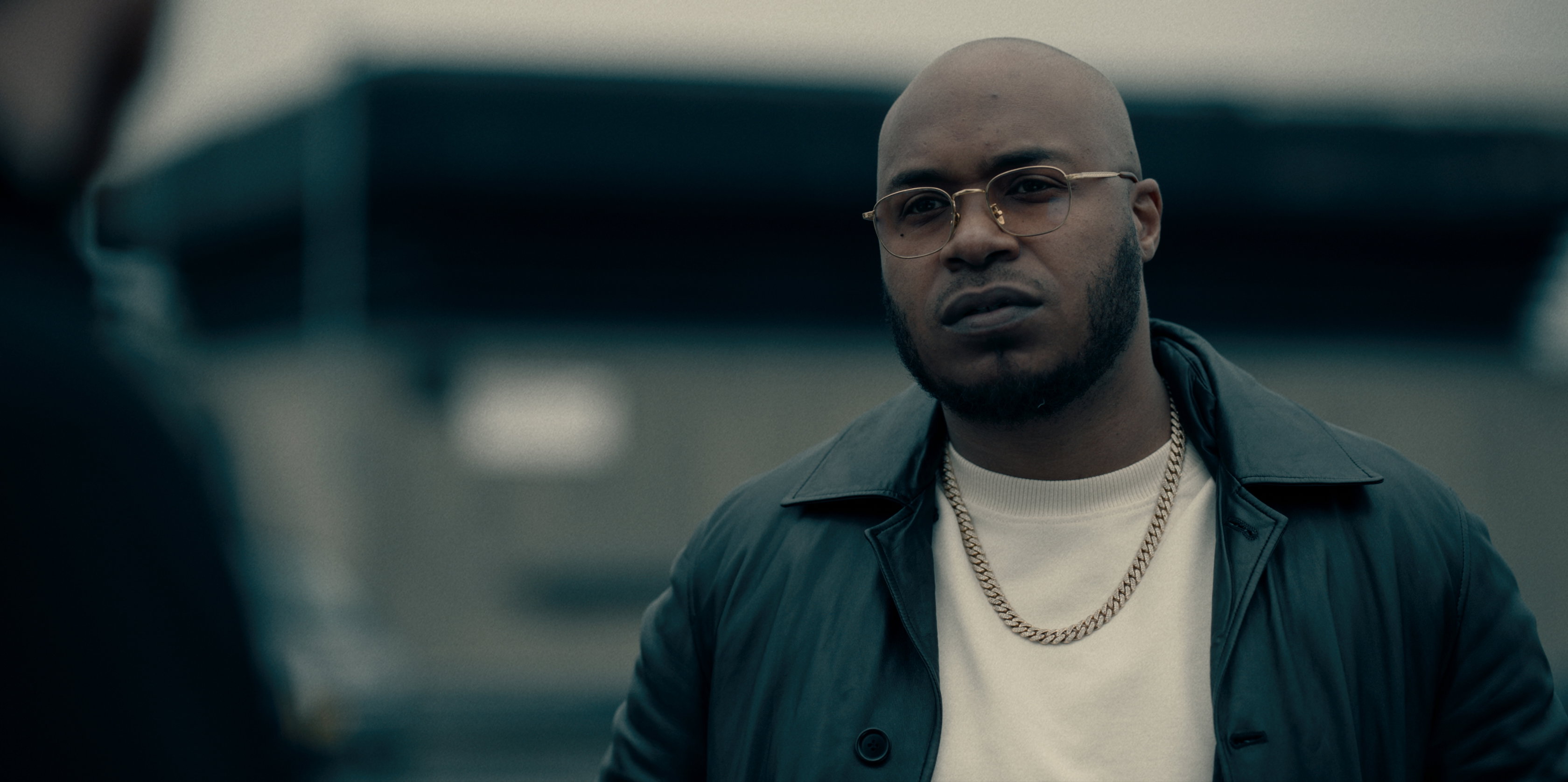 Rapper Adje schittert in misdaadserie 'Sleepers' | NPO Radio 1