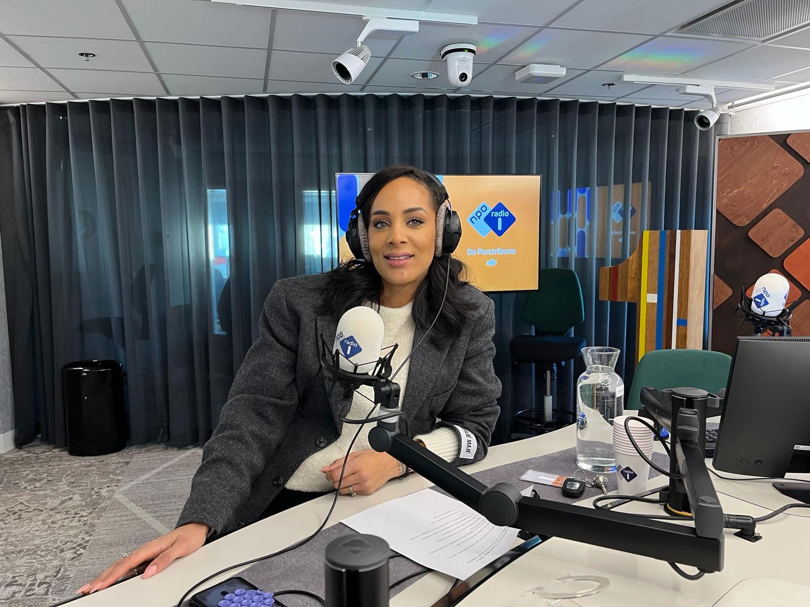 Shownieuws-presentator Dyantha Brooks: 'De showbizz staat ver van mij ...