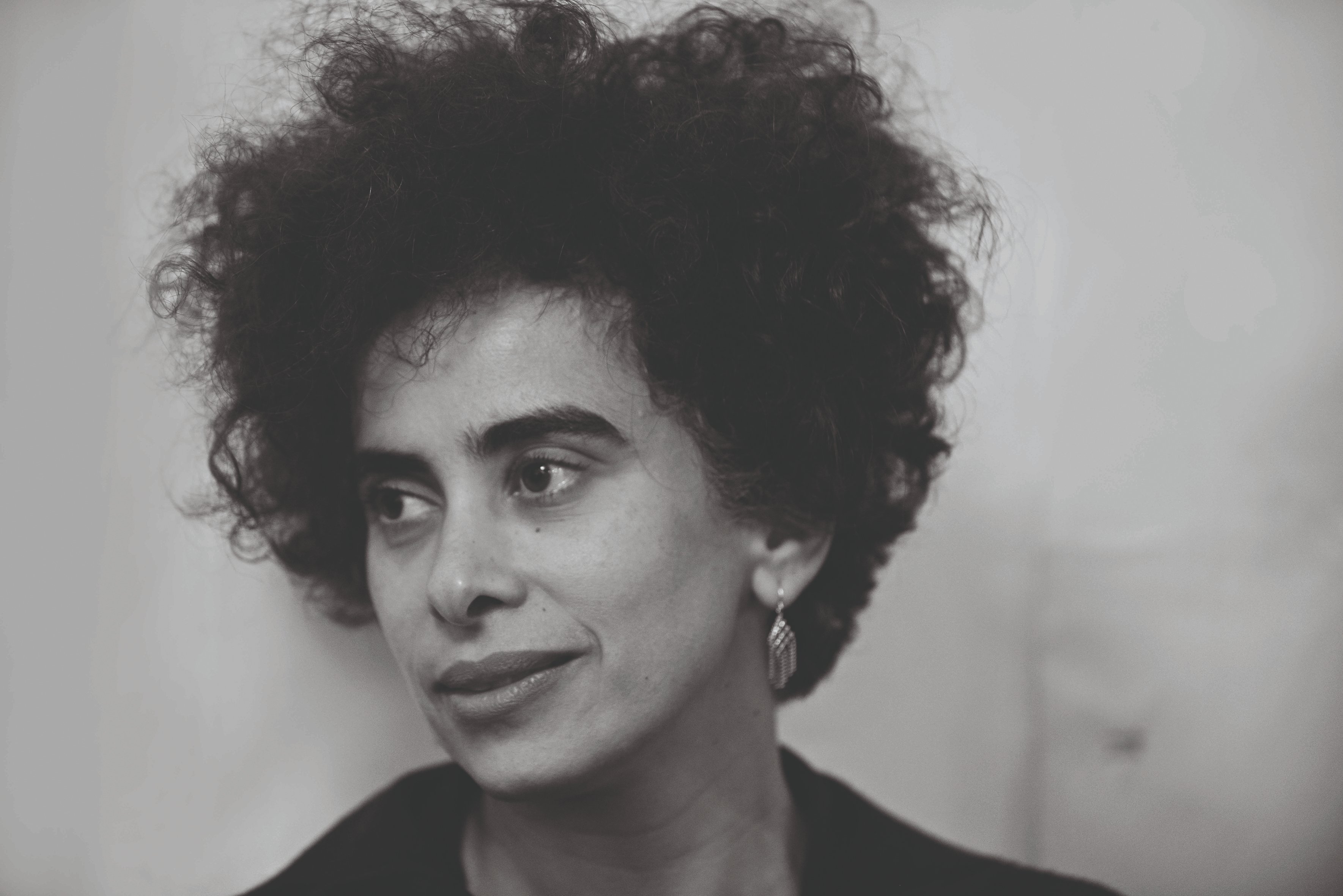 Wie is Adania Shibli, de schrijver die voorlopig geen prijs op de Frankfurther Buchmesse ...