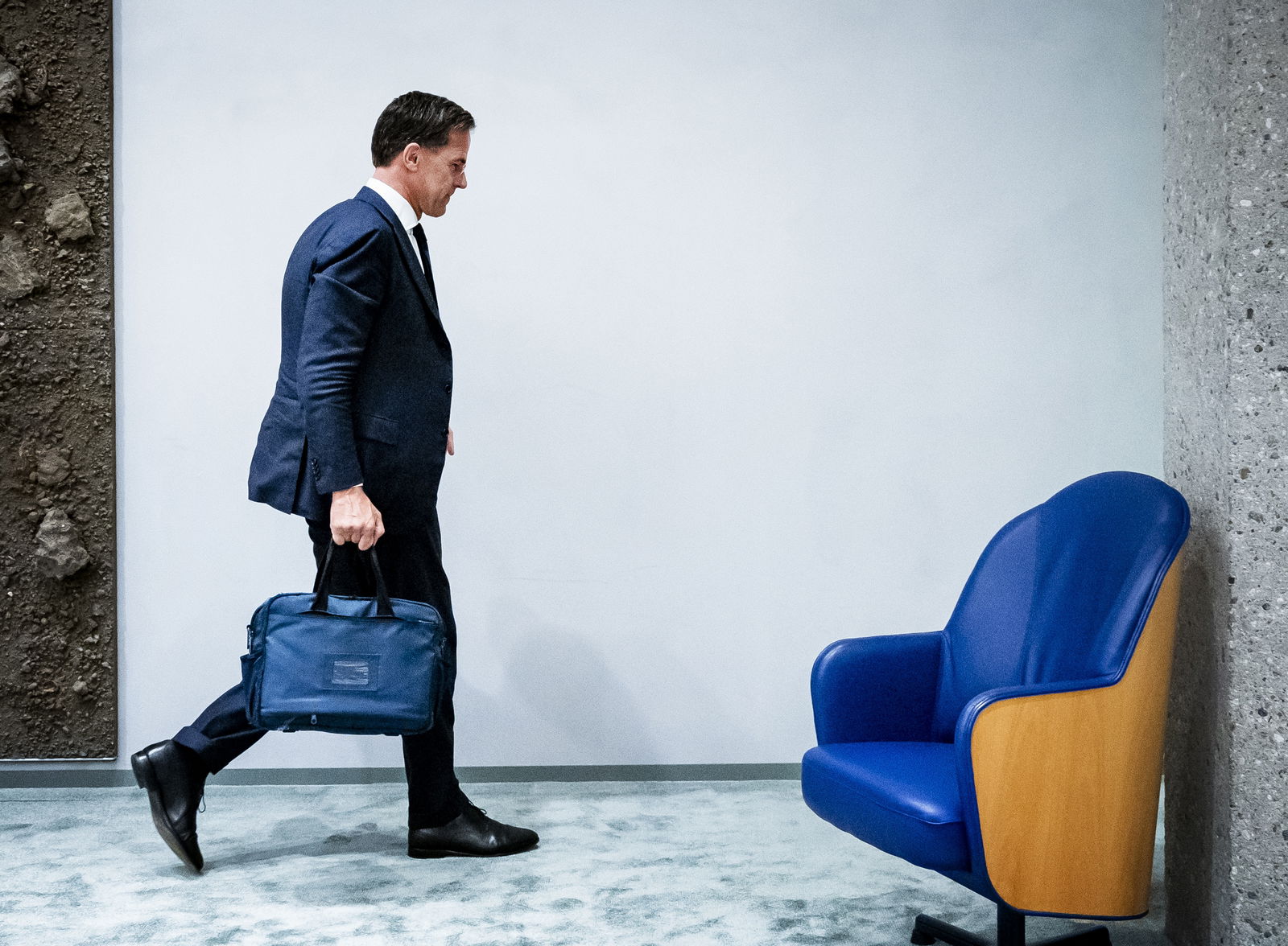 Rutte stopt als partijleider VVD en kondigt vertrek aan uit politiek ...