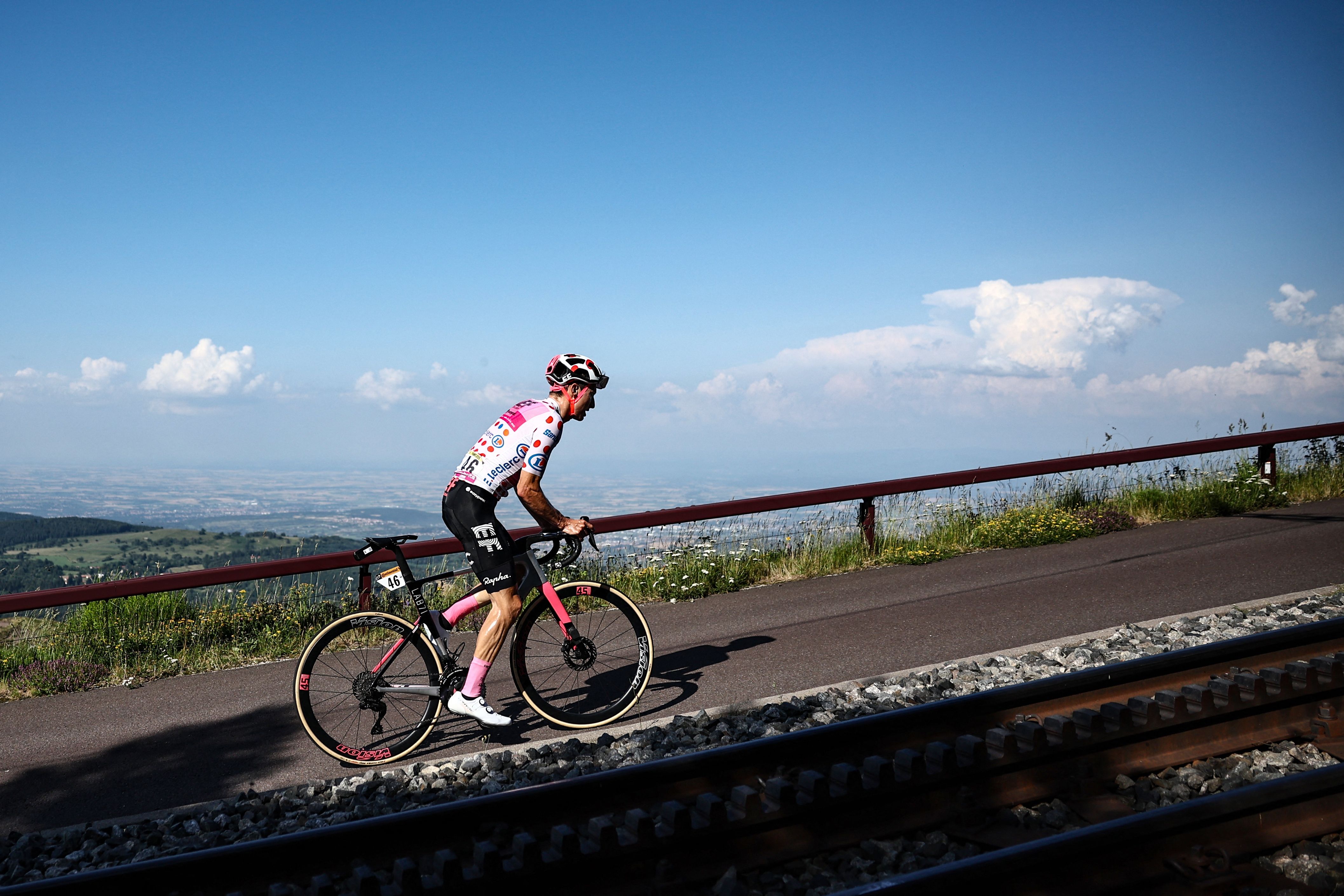 Restricties bij terugkeer Tour op Puy de Dôme | NPO Radio 1