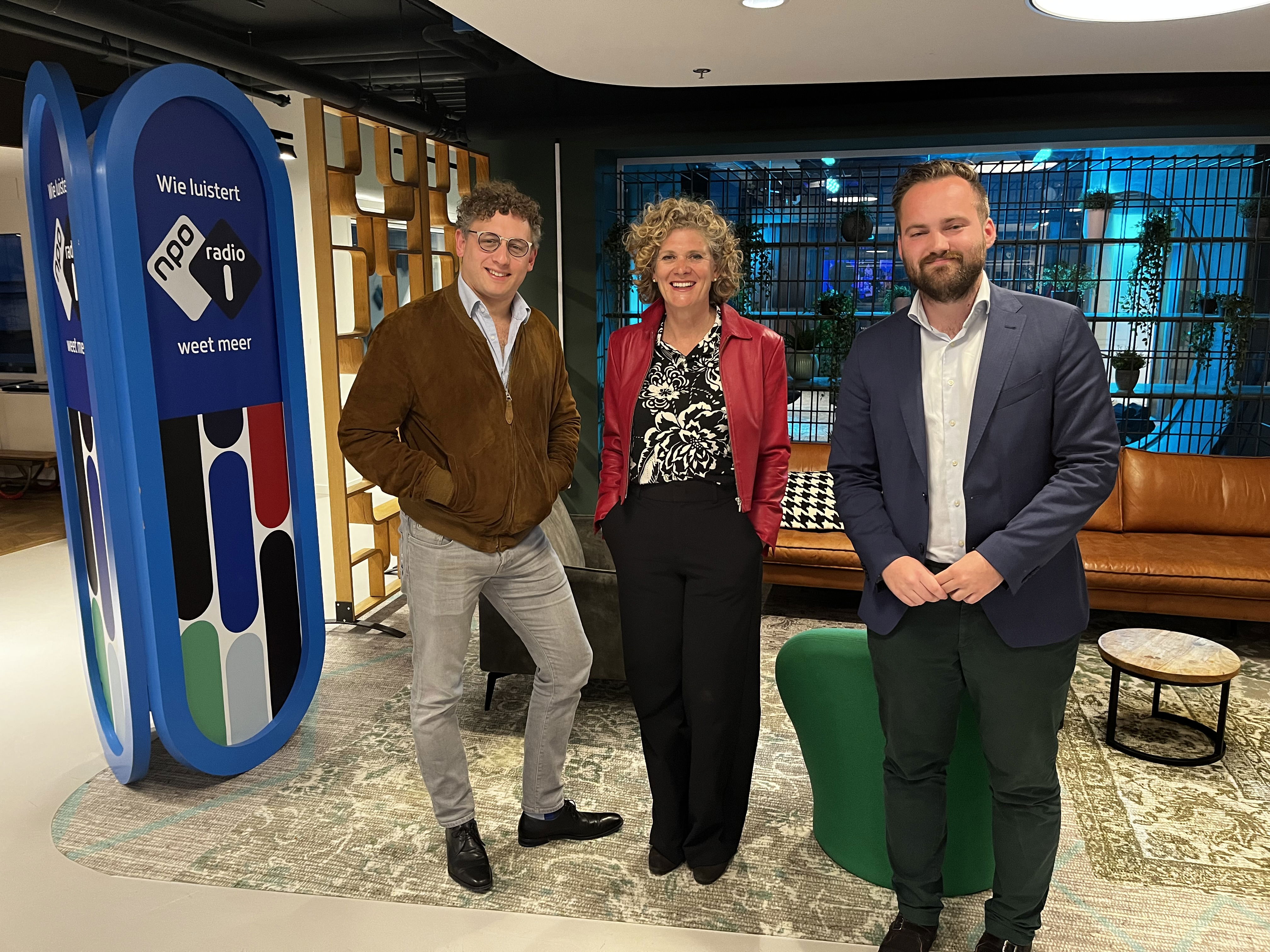 Nieuwsforum met Julia Wouters, Sonny Spek en Geerten Waling | NPO Radio 1