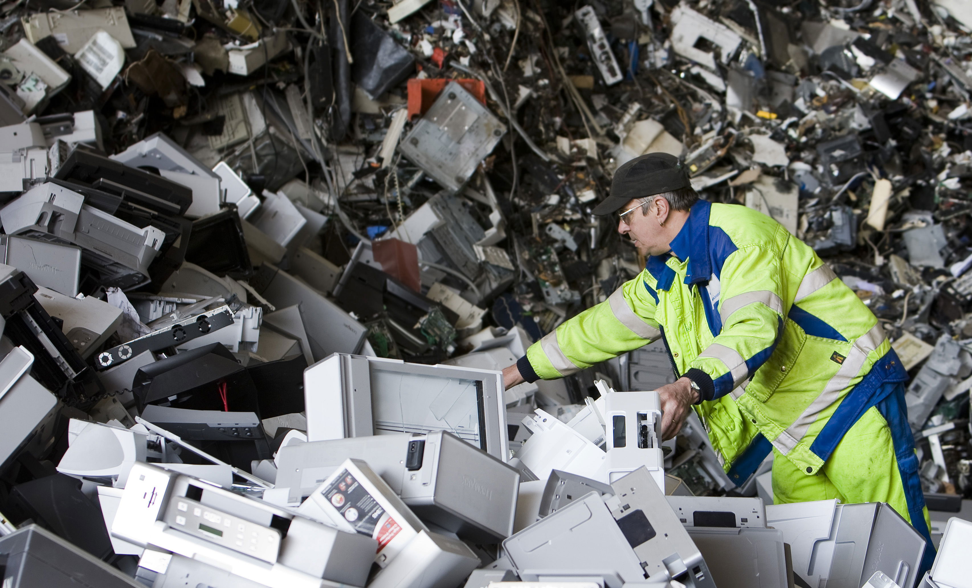 Elektronisch afval blijft maar groeien | NPO Radio 1