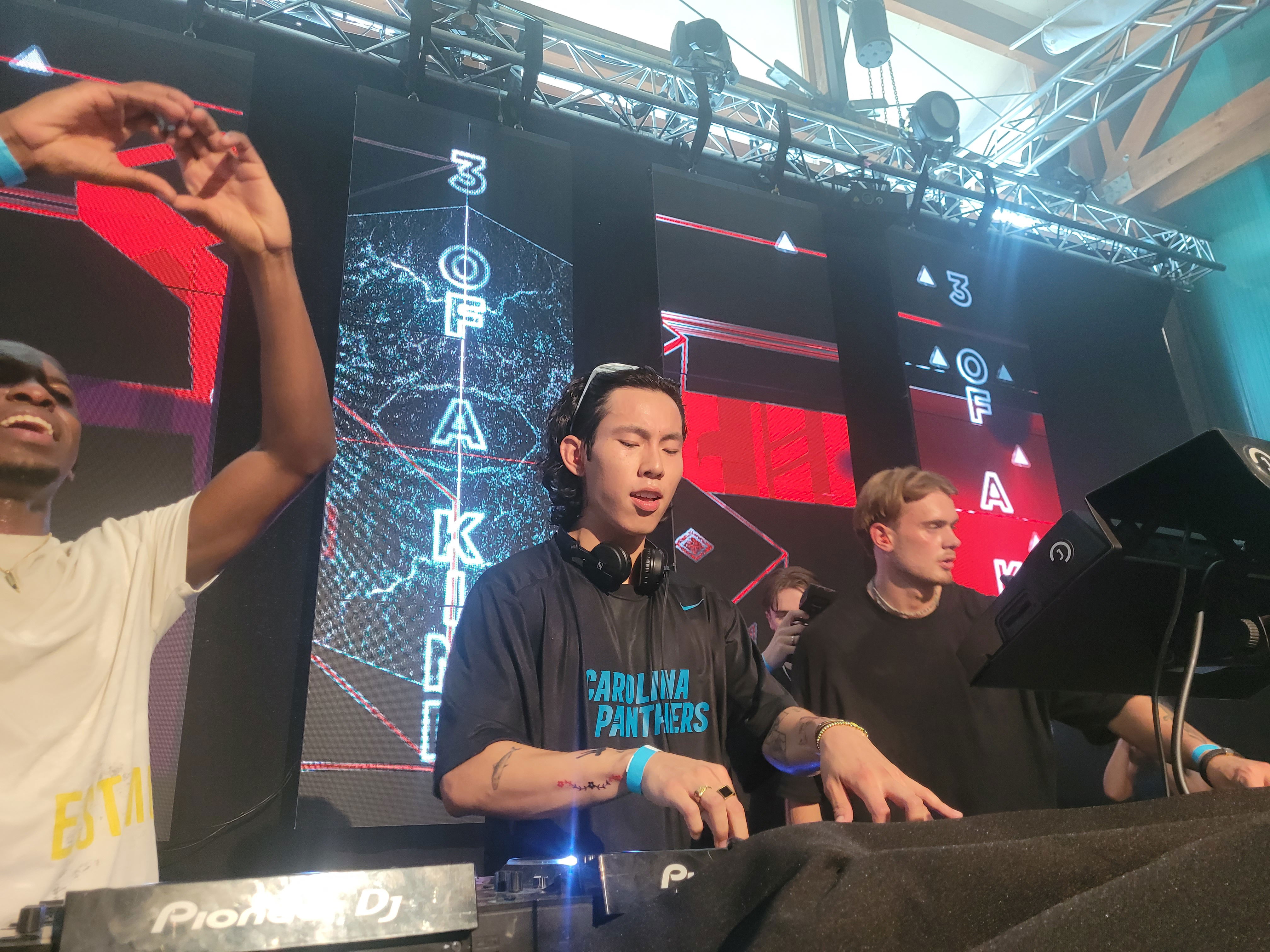 De zomer van Gen Z: DJ Winson (23) draait op techno festivals | NPO Radio 1