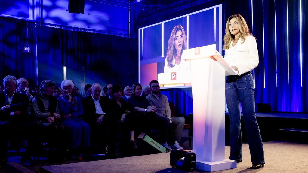 Partijleider Yezilgöz spreekt ledencongres VVD toe | NPO Radio 1