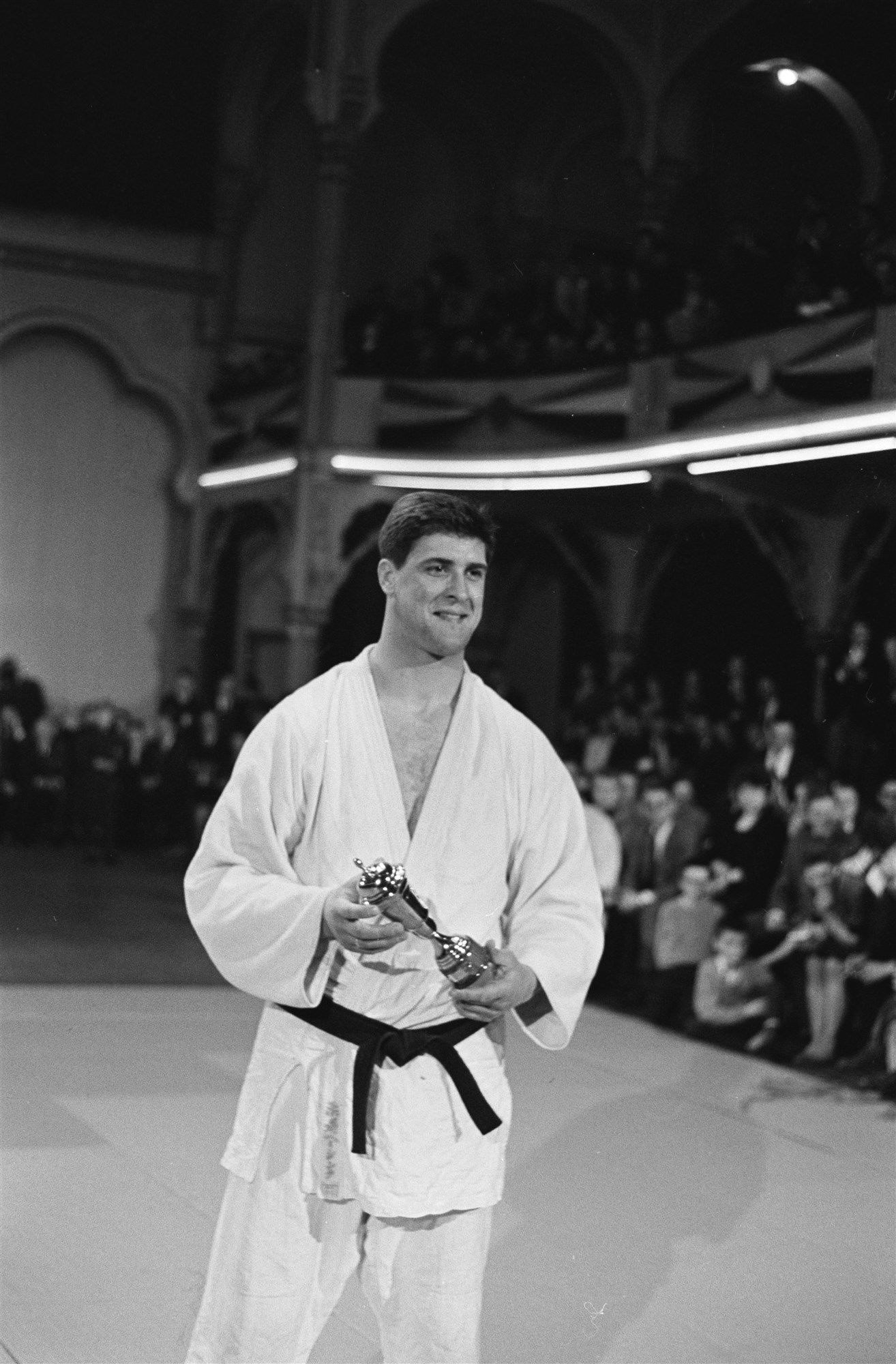 Terug naar Toen: Anton Geesink wereldkampioen judo | NPO Radio 1