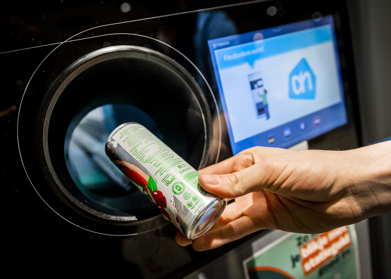 Proef met statiegeld inname op scholen | NPO Radio 1