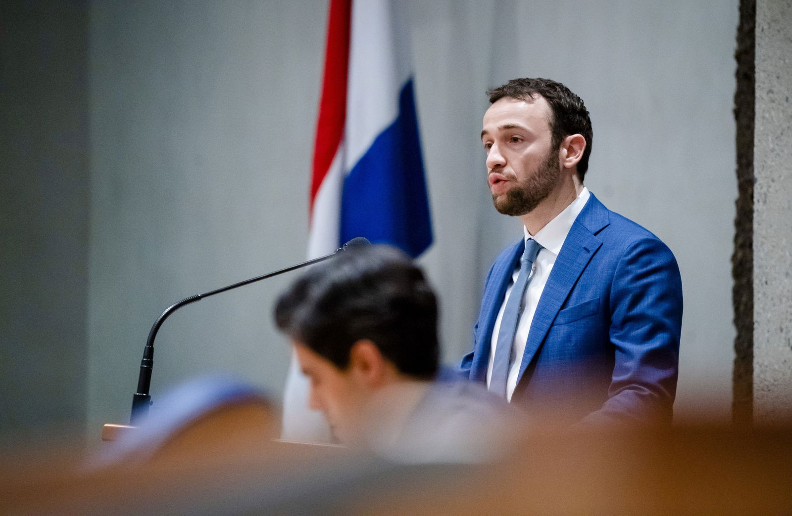 VVD: Jetten moet naar Emir Qatar om LNG-contract af te sluiten | NPO ...