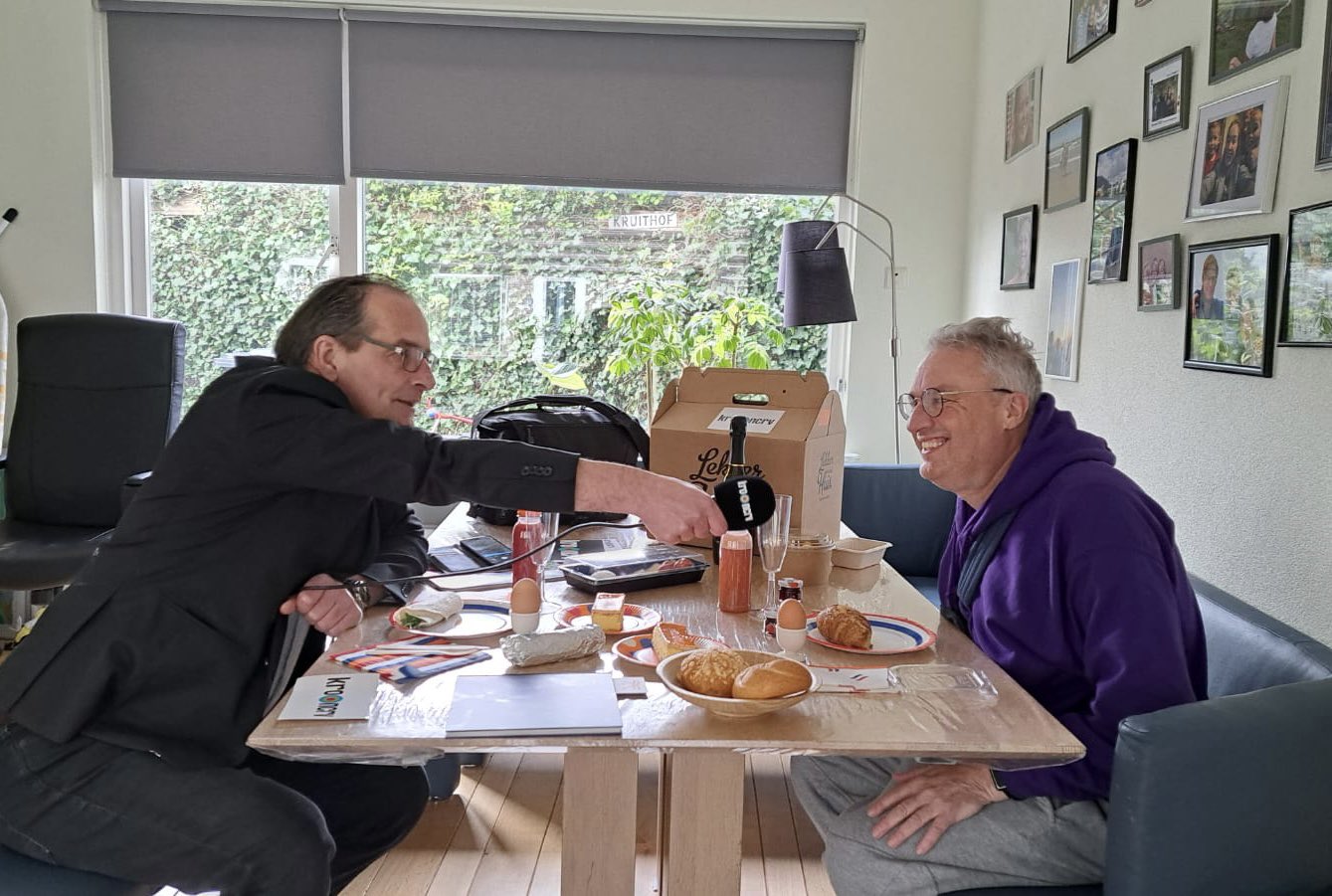 Marcel Dekker verrast Willem Kruithof met een koninklijke lunch | NPO Radio 1