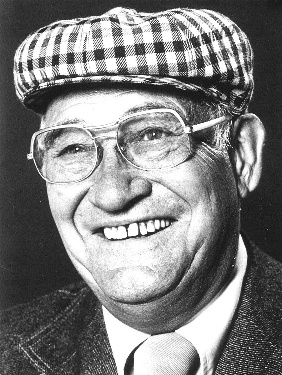 Ik pak m'n pet en druk m'n snor! | NPO Radio 5