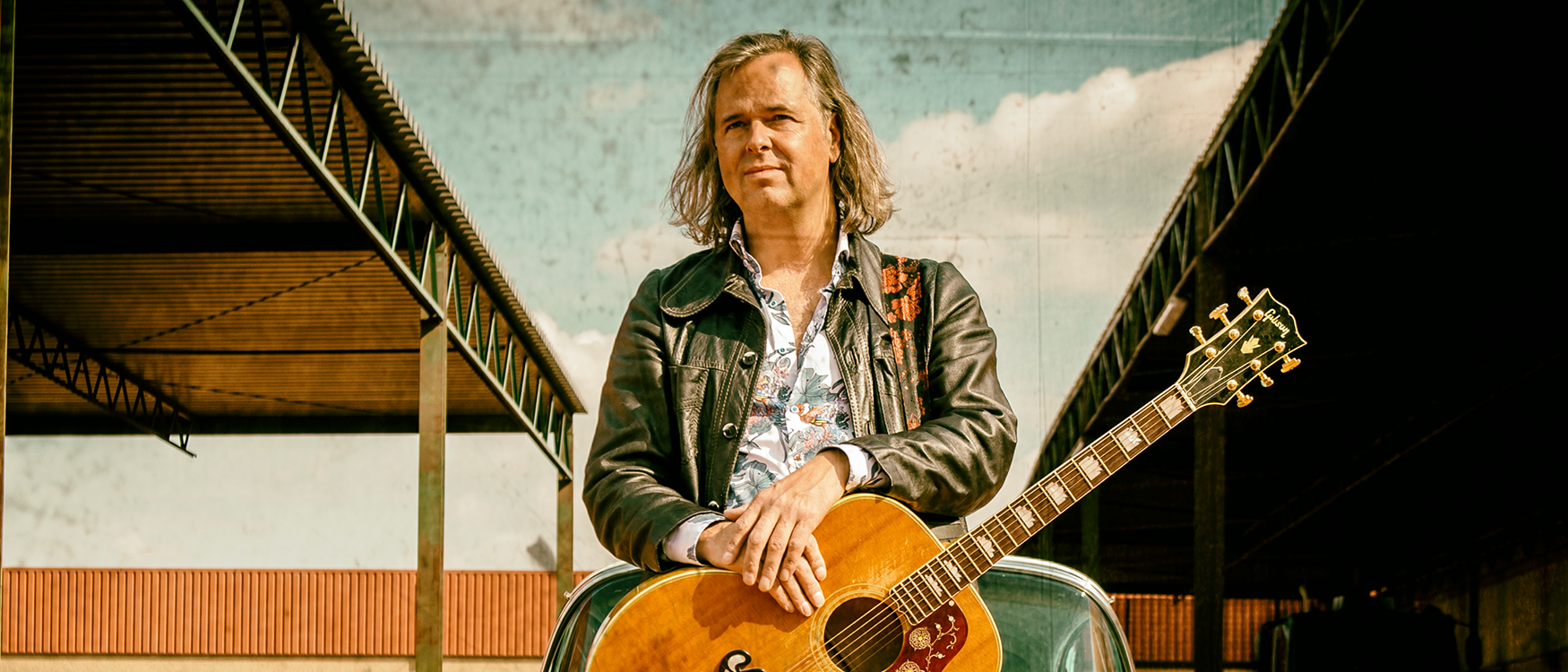 Erwin Nyhoff kruipt in de huid van Elvis Presley | NPO Radio 5