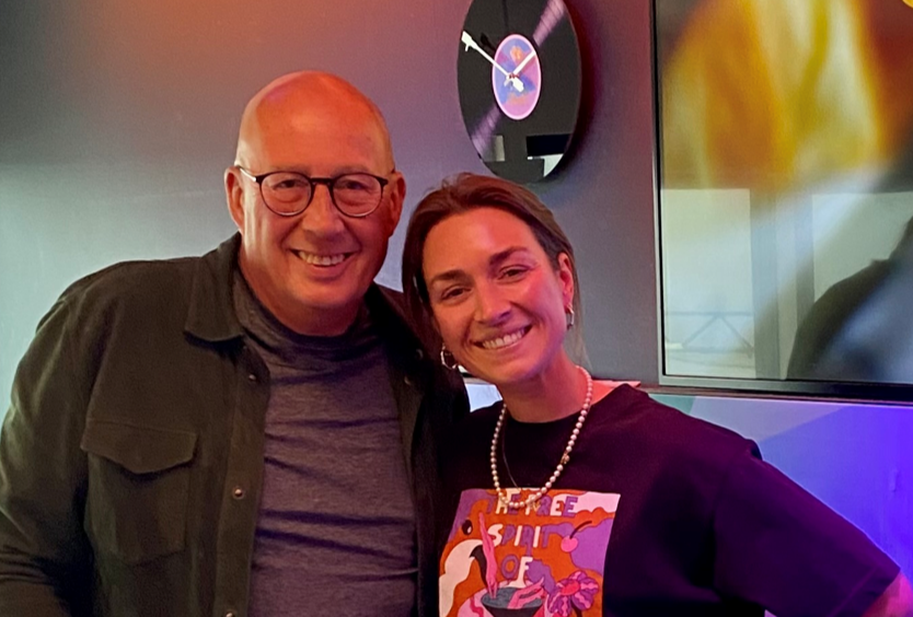Savine in de studio over haar nieuwe single 'Step by Step' | NPO Radio 5
