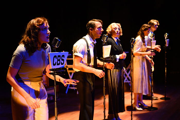 Theaterhoorspel War of The Worlds, met o.a. William Spaaij en Gerrie ...