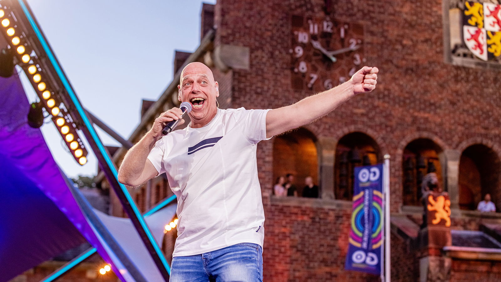 Jan Biggel brengt nieuwe plaat uit: 'Lege pullen'