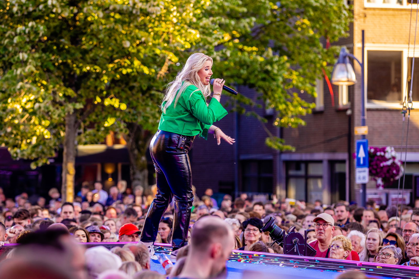 Vrijdag is het eerste eigen concert van Senna: "Ik vind het veel leuker ...